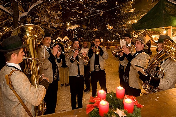 Advent am Waldfestplatz Mayrhofen - Presse.Tirol