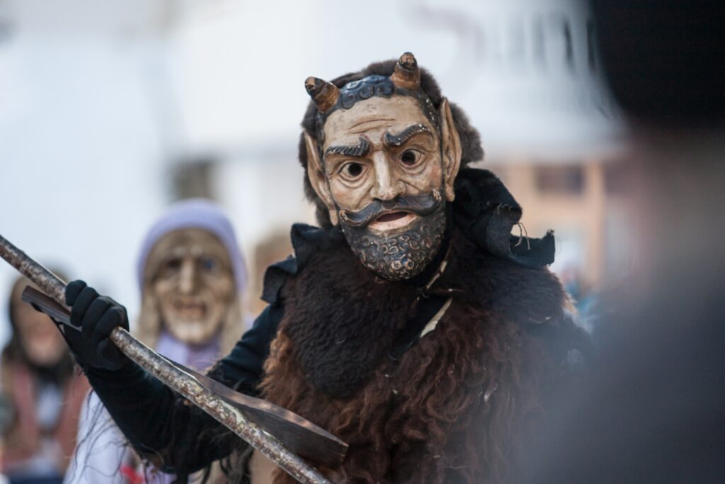 Fisser Blochziehen: Fasnachtsbrauch vom Feinsten in Serfaus-Fiss-Ladis ...